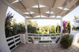 Front Porch Railing Ideas For Curb Appeal - Front Porch Decorating Ideas