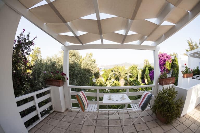 Front Porch Railing Ideas For Curb Appeal - Front Porch Decorating Ideas